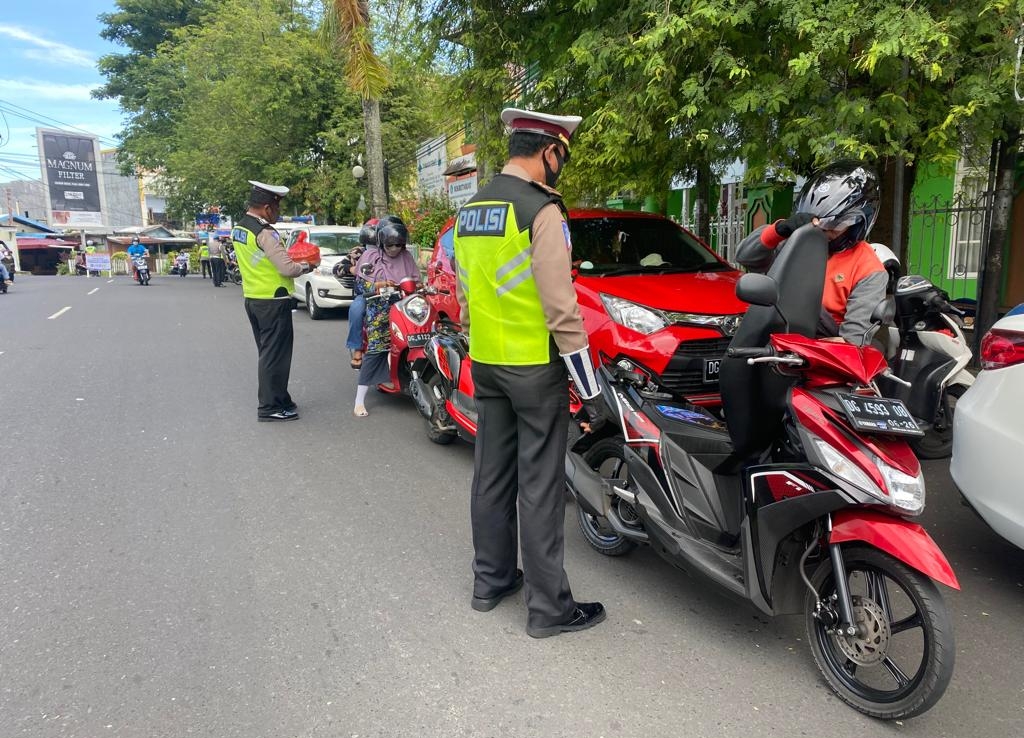 Operasi Zebra Kie Raha 2021: 76 Pengendara Roda Dua Ditilang - Poskomalut.com